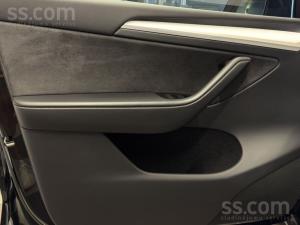 Black Tesla Model Y 2023 in Riga, with an engine capacity of 0.00 L and mileage of 60 thousand km for 35990 €, photo 10 on AUTOMOTO.COM.LV
