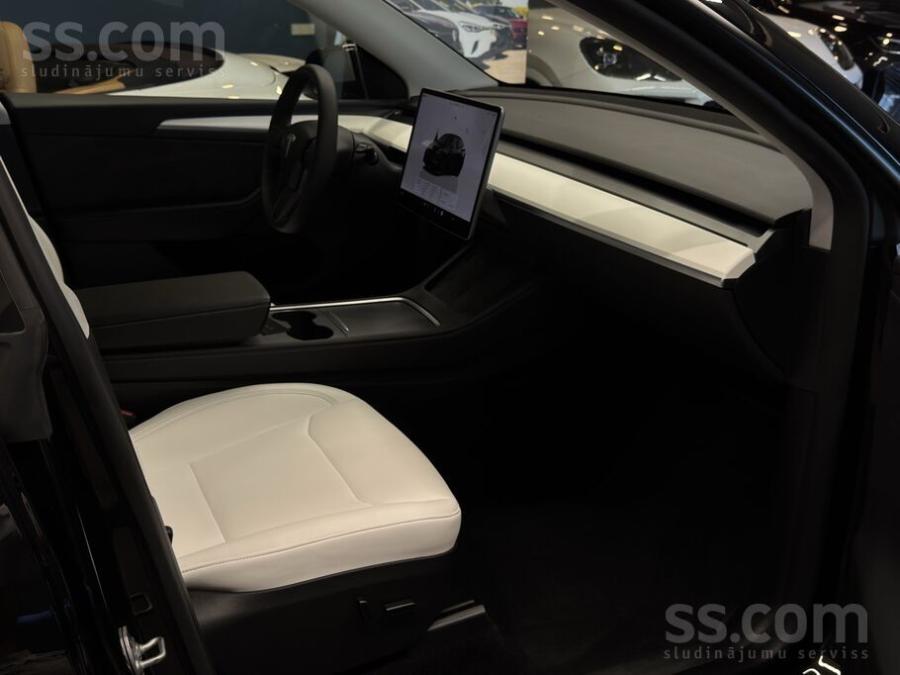 Black Tesla Model Y 2023 in Riga, with an engine capacity of 0.00 L and mileage of 60 thousand km for 35990 €, photo 11 on AUTOMOTO.COM.LV