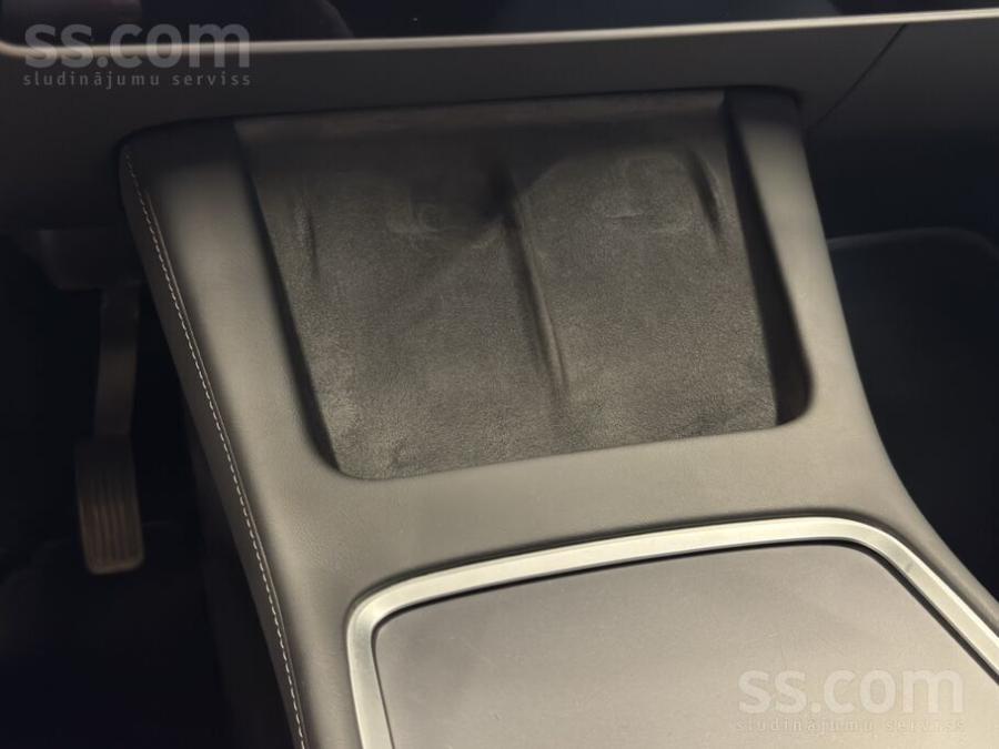 Black Tesla Model Y 2023 in Riga, with an engine capacity of 0.00 L and mileage of 60 thousand km for 35990 €, photo 22 on AUTOMOTO.COM.LV