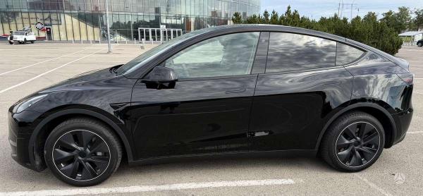 Black Tesla Model Y 2023 in Siauliai, with an engine capacity of 0.00 L and mileage of 46 thousand km for 30900 €, photo 3 on AUTOMOTO.COM.LV