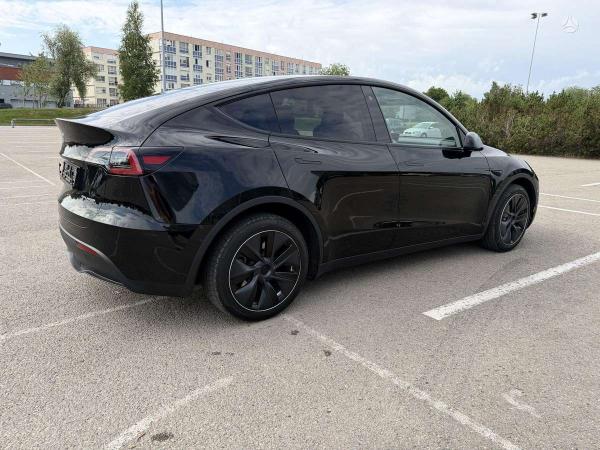 Black Tesla Model Y 2023 in Siauliai, with an engine capacity of 0.00 L and mileage of 46 thousand km for 30900 €, photo 6 on AUTOMOTO.COM.LV