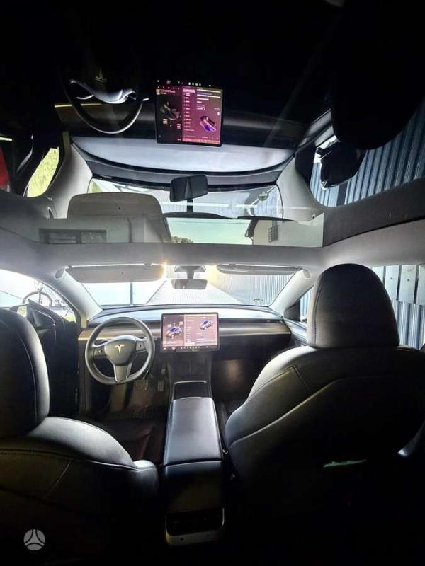 Black Tesla Model Y 2023 in Siauliai, with an engine capacity of 0.00 L and mileage of 46 thousand km for 30900 €, photo 8 on AUTOMOTO.COM.LV