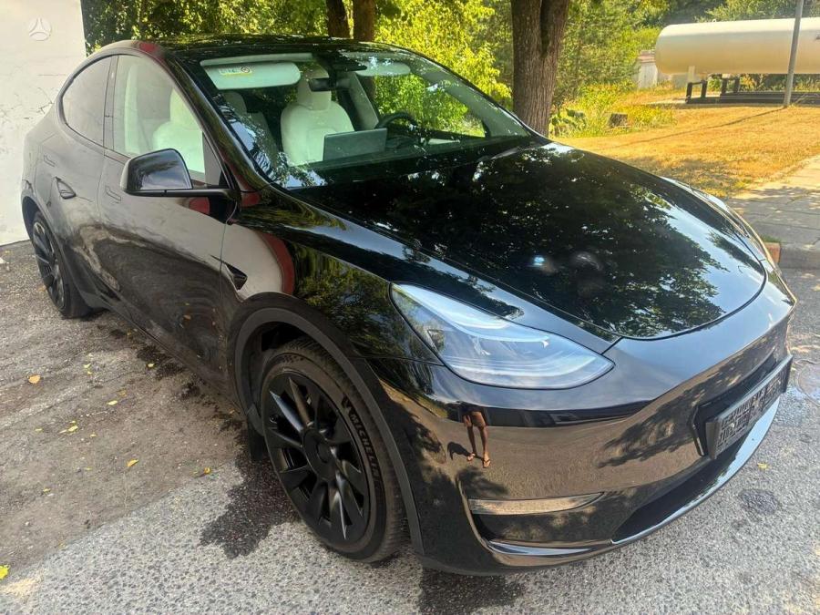 Melns Tesla Model Y 2023 Viļņa, ar dzinēja tilpumu 0.00 L un nobraukumu 72 tūkst. km par 32500 €, foto 1 vietnē AUTOMOTO.COM.LV