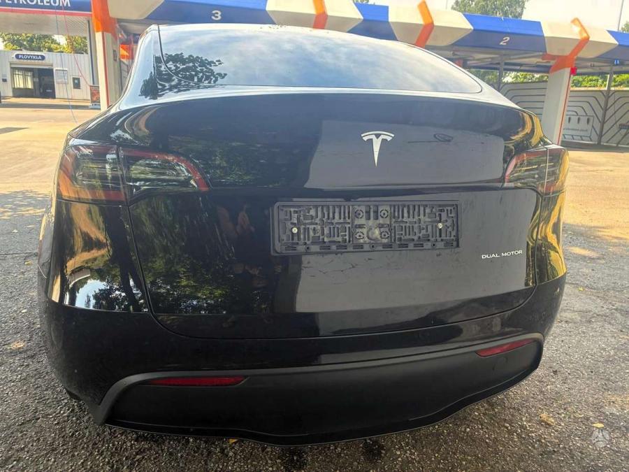 Melns Tesla Model Y 2023 Viļņa, ar dzinēja tilpumu 0.00 L un nobraukumu 72 tūkst. km par 32500 €, foto 5 vietnē AUTOMOTO.COM.LV