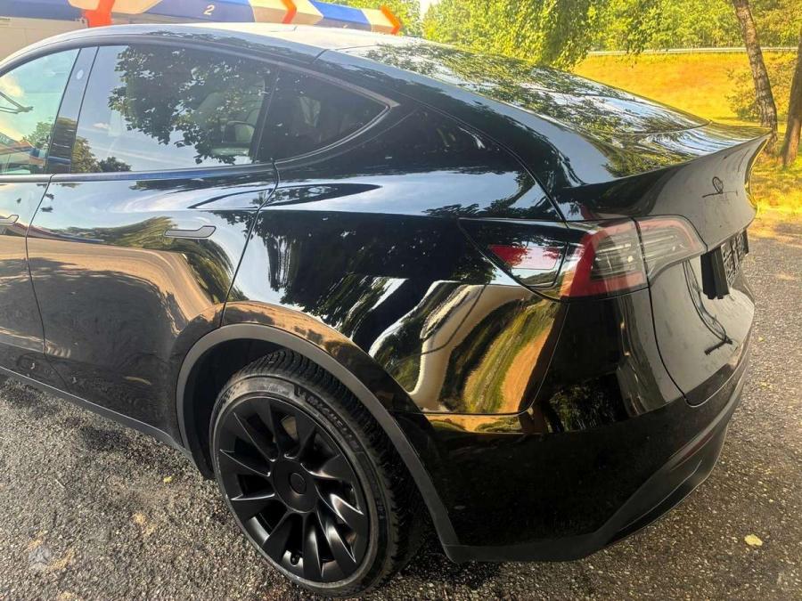 Melns Tesla Model Y 2023 Viļņa, ar dzinēja tilpumu 0.00 L un nobraukumu 72 tūkst. km par 32500 €, foto 7 vietnē AUTOMOTO.COM.LV