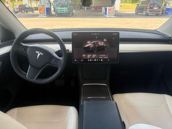 Black Tesla Model Y 2023 in Vilnius, with an engine capacity of 0.00 L and mileage of 72 thousand km for 32500 €, photo 8 on AUTOMOTO.COM.LV