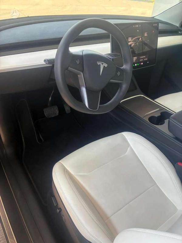 Black Tesla Model Y 2023 in Vilnius, with an engine capacity of 0.00 L and mileage of 72 thousand km for 32500 €, photo 9 on AUTOMOTO.COM.LV