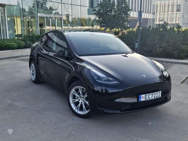 Black Tesla Model Y 2023 in Vilnius, with an engine capacity of 0.00 L and mileage of 60 thousand km for 25860 €, photo 2 on AUTOMOTO.COM.LV