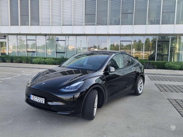 Black Tesla Model Y 2023 in Vilnius, with an engine capacity of 0.00 L and mileage of 60 thousand km for 25860 €, photo 6 on AUTOMOTO.COM.LV