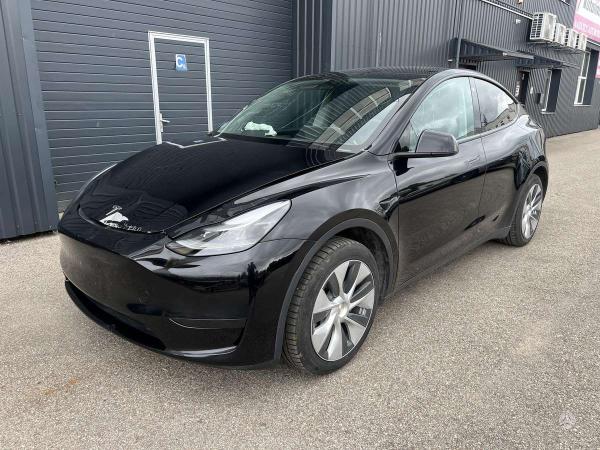 Black Tesla Model Y 2023 in Alytus, with an engine capacity of 0.00 L and mileage of 82 thousand km for 16950 €, photo 1 on AUTOMOTO.COM.LV