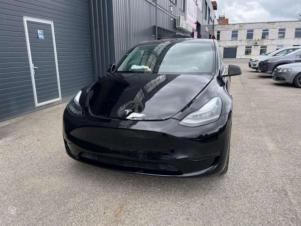 Black Tesla Model Y 2023 in Alytus, with an engine capacity of 0.00 L and mileage of 82 thousand km for 16950 €, photo 2 on AUTOMOTO.COM.LV