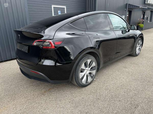 Black Tesla Model Y 2023 in Alytus, with an engine capacity of 0.00 L and mileage of 82 thousand km for 16950 €, photo 10 on AUTOMOTO.COM.LV