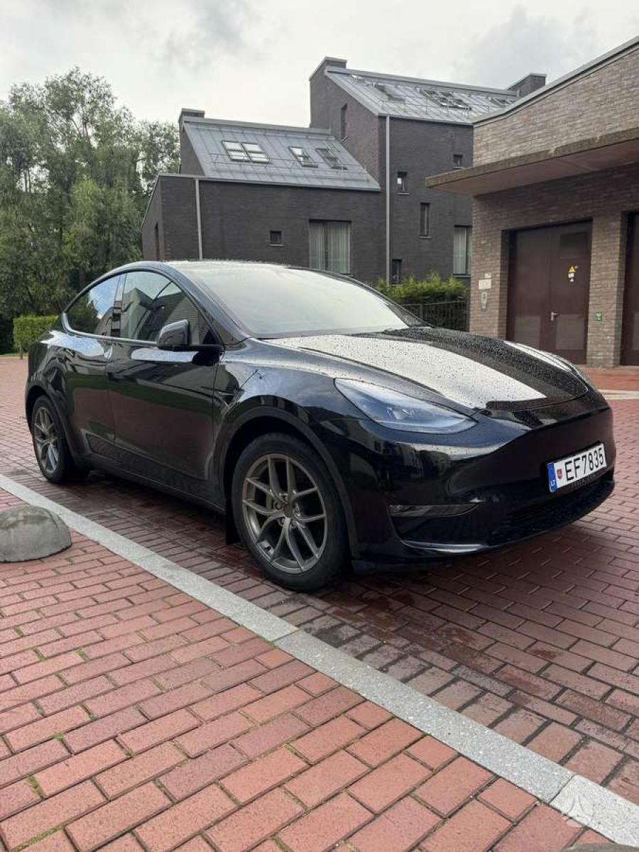 Melns Tesla Model Y 2023 Viļņa, ar dzinēja tilpumu 0.00 L un nobraukumu 100 tūkst. km par 29000 €, foto 1 vietnē AUTOMOTO.COM.LV