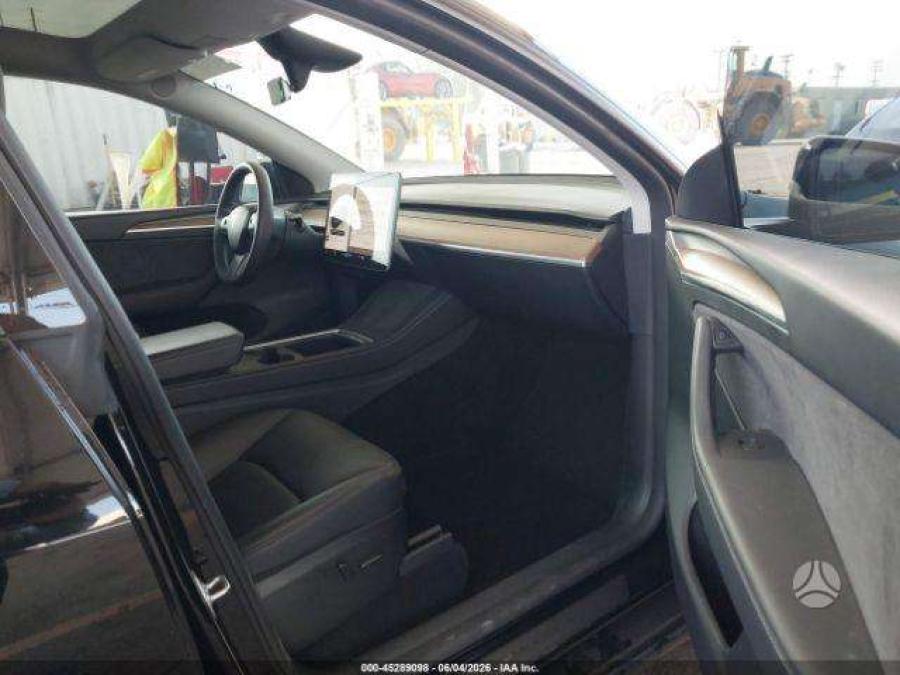Melns Tesla Model Y 2023 Klaipėda, ar dzinēja tilpumu 0.00 L un nobraukumu 49 tūkst. km par 23100 €, foto 8 vietnē AUTOMOTO.COM.LV