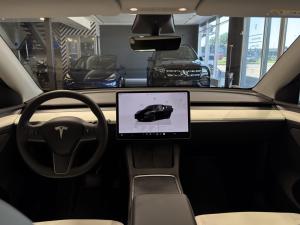 Черный Тесла Модель Y 2023 в Рига, объемом двигателя 0.00 л и пробегом 60 тыс. км за 35990 €, фото 13 на AUTOMOTO.COM.LV