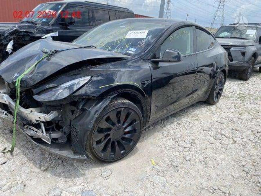 Black Tesla Model Y 2023 in Klaipeda, with an engine capacity of 0.00 L and mileage of 51 thousand km for 18876 €, photo 1 on AUTOMOTO.COM.LV