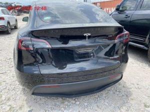 Black Tesla Model Y 2023 in Klaipeda, with an engine capacity of 0.00 L and mileage of 51 thousand km for 18876 €, photo 6 on AUTOMOTO.COM.LV