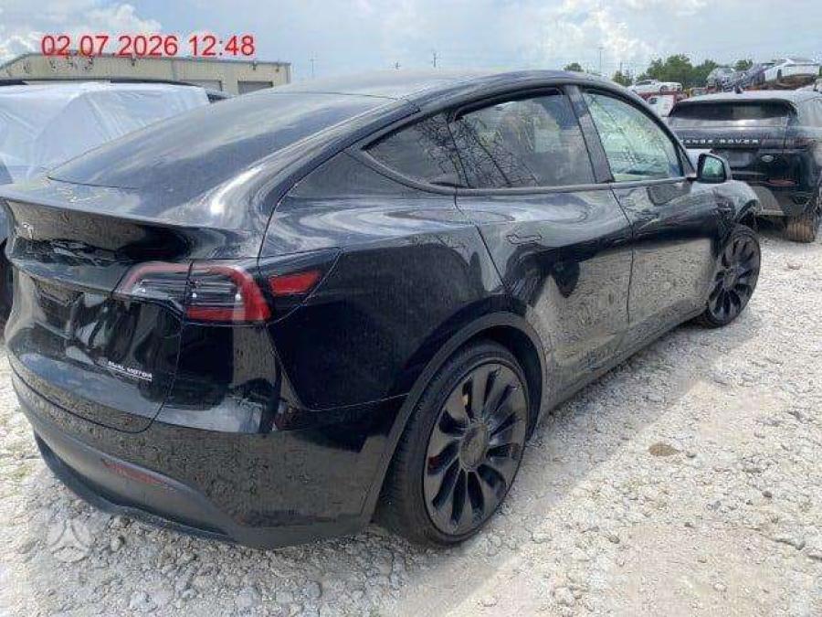 Black Tesla Model Y 2023 in Klaipeda, with an engine capacity of 0.00 L and mileage of 51 thousand km for 18876 €, photo 7 on AUTOMOTO.COM.LV