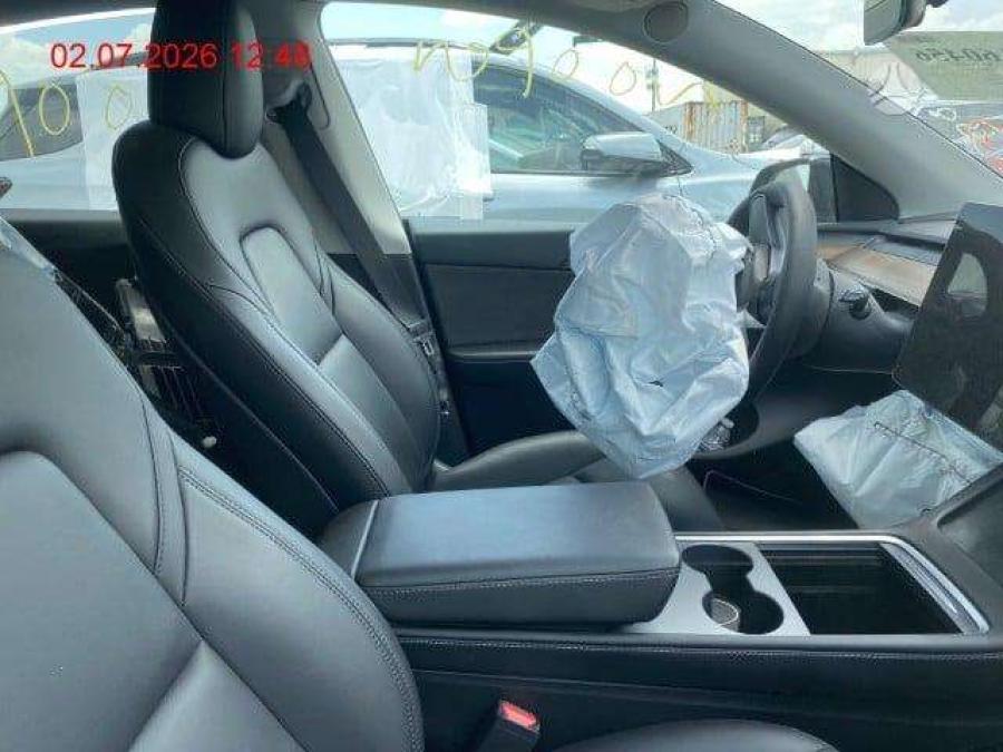 Black Tesla Model Y 2023 in Klaipeda, with an engine capacity of 0.00 L and mileage of 51 thousand km for 18876 €, photo 9 on AUTOMOTO.COM.LV