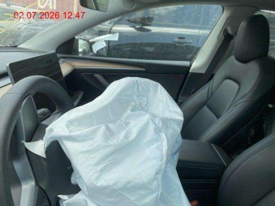 Black Tesla Model Y 2023 in Klaipeda, with an engine capacity of 0.00 L and mileage of 51 thousand km for 18876 €, photo 10 on AUTOMOTO.COM.LV