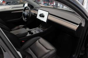 Melns Tesla Model Y 2023 Viļņa, ar dzinēja tilpumu 0.00 L un nobraukumu 128 tūkst. km par 32900 €, foto 18 vietnē AUTOMOTO.COM.LV