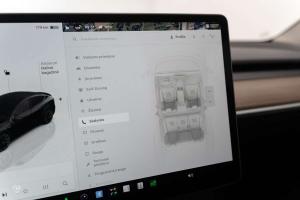 Melns Tesla Model Y 2023 Viļņa, ar dzinēja tilpumu 0.00 L un nobraukumu 128 tūkst. km par 32900 €, foto 25 vietnē AUTOMOTO.COM.LV