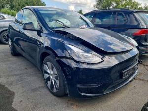 Black Tesla Model Y 2023 in Klaipeda, with an engine capacity of 0.00 L and mileage of 60 thousand km for 20900 €, photo 3 on AUTOMOTO.COM.LV