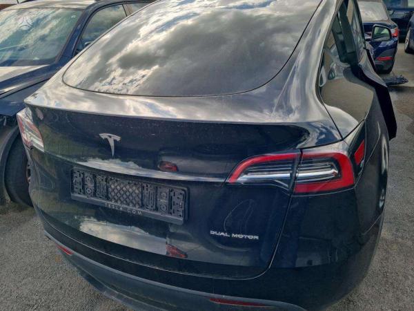 Black Tesla Model Y 2023 in Klaipeda, with an engine capacity of 0.00 L and mileage of 60 thousand km for 20900 €, photo 5 on AUTOMOTO.COM.LV