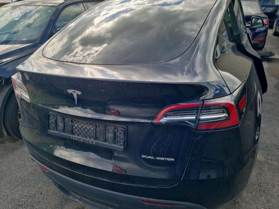 Black Tesla Model Y 2023 in Klaipeda, with an engine capacity of 0.00 L and mileage of 60 thousand km for 20900 €, photo 6 on AUTOMOTO.COM.LV