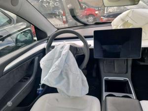 Black Tesla Model Y 2023 in Klaipeda, with an engine capacity of 0.00 L and mileage of 60 thousand km for 20900 €, photo 8 on AUTOMOTO.COM.LV