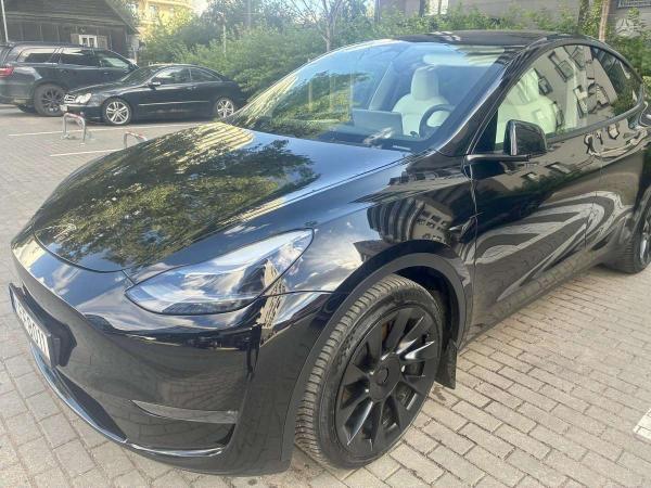 Black Tesla Model Y 2023 in Vilnius, with an engine capacity of 0.00 L and mileage of 73 thousand km for 30990 €, photo 2 on AUTOMOTO.COM.LV