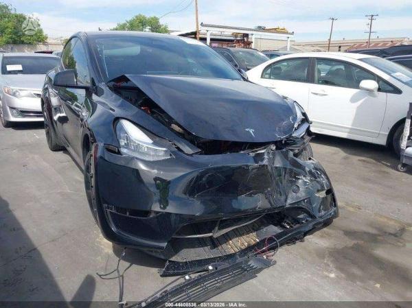 Black Tesla Model Y 2023 in Siauliai, with an engine capacity of 0.00 L and mileage of 78 thousand km for 19400 €, photo 1 on AUTOMOTO.COM.LV