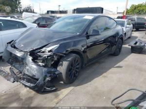 Black Tesla Model Y 2023 in Siauliai, with an engine capacity of 0.00 L and mileage of 78 thousand km for 19400 €, photo 3 on AUTOMOTO.COM.LV