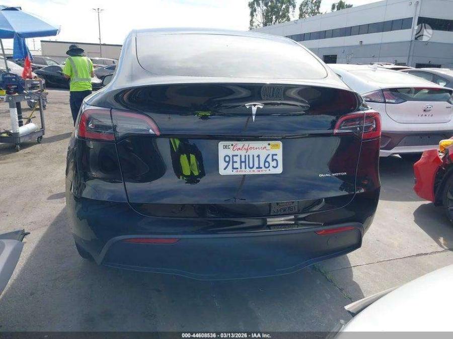 Black Tesla Model Y 2023 in Siauliai, with an engine capacity of 0.00 L and mileage of 78 thousand km for 19400 €, photo 5 on AUTOMOTO.COM.LV