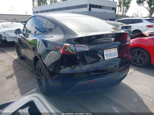 Black Tesla Model Y 2023 in Siauliai, with an engine capacity of 0.00 L and mileage of 78 thousand km for 19400 €, photo 5 on AUTOMOTO.COM.LV