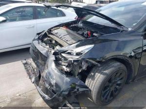 Black Tesla Model Y 2023 in Siauliai, with an engine capacity of 0.00 L and mileage of 78 thousand km for 19400 €, photo 8 on AUTOMOTO.COM.LV