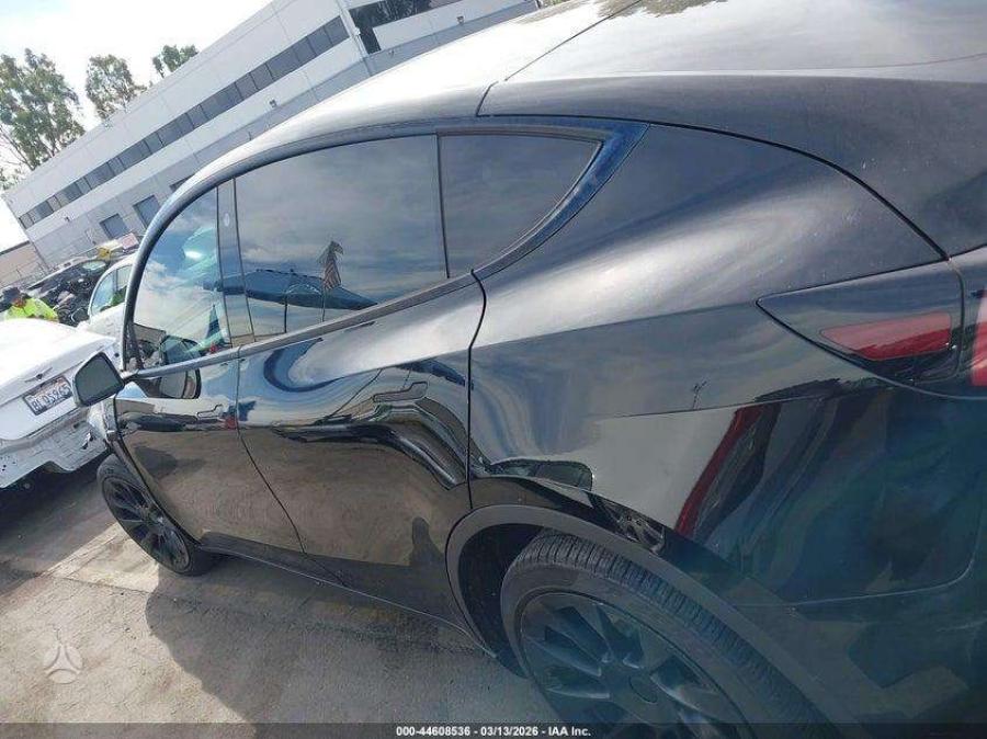 Black Tesla Model Y 2023 in Siauliai, with an engine capacity of 0.00 L and mileage of 78 thousand km for 19400 €, photo 11 on AUTOMOTO.COM.LV