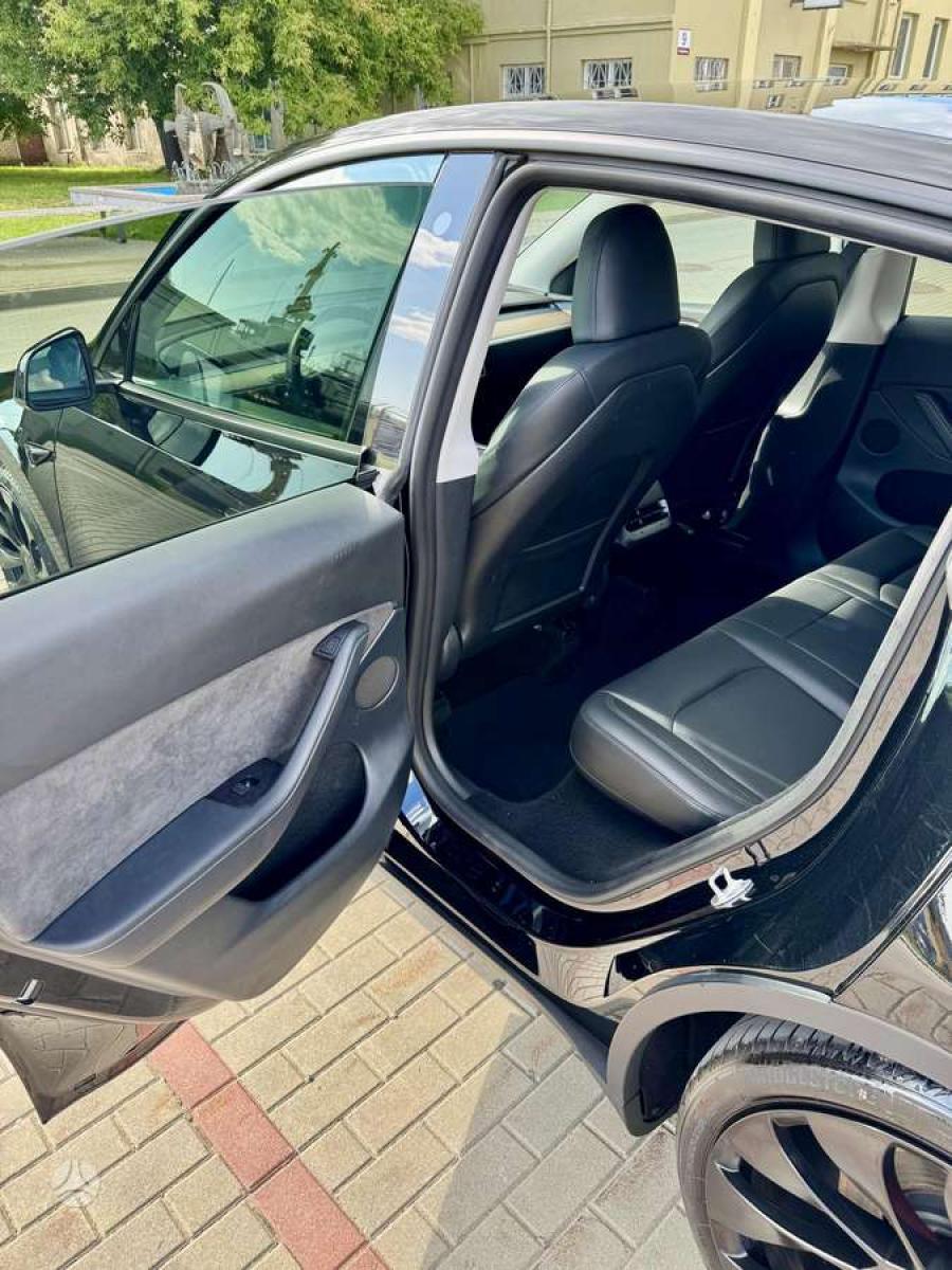 Black Tesla Model Y 2023 in Klaipeda, with an engine capacity of 0.00 L and mileage of 132 thousand km for 28700 €, photo 11 on AUTOMOTO.COM.LV