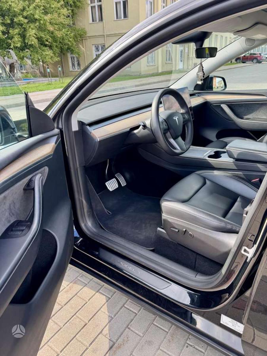 Black Tesla Model Y 2023 in Klaipeda, with an engine capacity of 0.00 L and mileage of 132 thousand km for 28700 €, photo 12 on AUTOMOTO.COM.LV