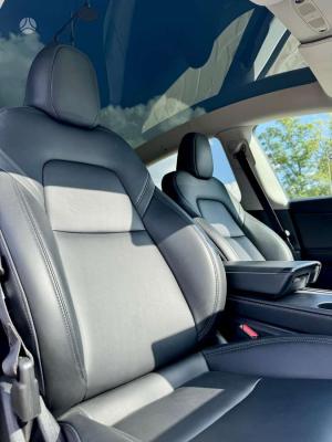 Black Tesla Model Y 2023 in Klaipeda, with an engine capacity of 0.00 L and mileage of 132 thousand km for 28700 €, photo 14 on AUTOMOTO.COM.LV