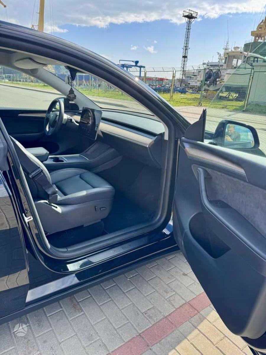 Black Tesla Model Y 2023 in Klaipeda, with an engine capacity of 0.00 L and mileage of 132 thousand km for 28700 €, photo 15 on AUTOMOTO.COM.LV