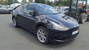 Black Tesla Model Y 2023 in Kaunas, with an engine capacity of 0.00 L and mileage of 135 thousand km for 12800 €, photo  on AUTOMOTO.COM.LV