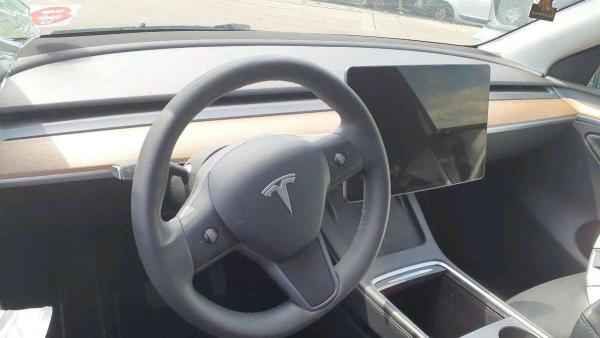 Tesla Model Y 2023 in Kaunas on AUTOMOTO.COM.LV Black Tesla Model Y 2023 in Kaunas, with an engine capacity of 0.00 L and mileage of 135 thousand km for 12800 €, photo 6 on AUTOMOTO.COM.LV