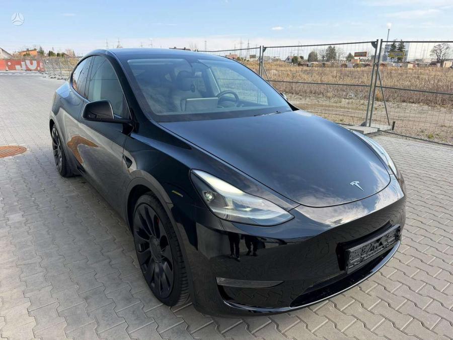 Black Tesla Model Y 2023 in Kaunas, with an engine capacity of 0.00 L and mileage of 52 thousand km for 33990 €, photo 3 on AUTOMOTO.COM.LV