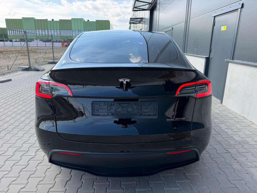 Black Tesla Model Y 2023 in Kaunas, with an engine capacity of 0.00 L and mileage of 52 thousand km for 33990 €, photo 6 on AUTOMOTO.COM.LV