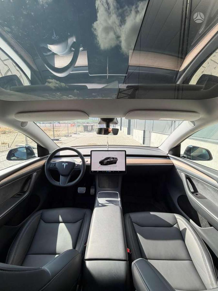 Black Tesla Model Y 2023 in Kaunas, with an engine capacity of 0.00 L and mileage of 52 thousand km for 33990 €, photo 9 on AUTOMOTO.COM.LV