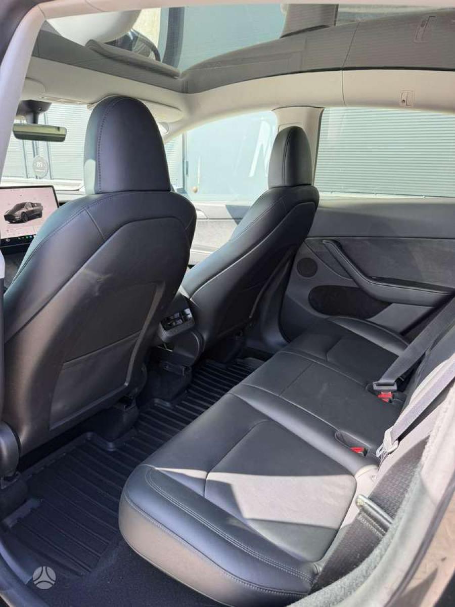 Black Tesla Model Y 2023 in Kaunas, with an engine capacity of 0.00 L and mileage of 52 thousand km for 33990 €, photo 10 on AUTOMOTO.COM.LV