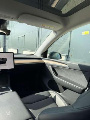Black Tesla Model Y 2023 in Kaunas, with an engine capacity of 0.00 L and mileage of 52 thousand km for 33990 €, photo 12 on AUTOMOTO.COM.LV