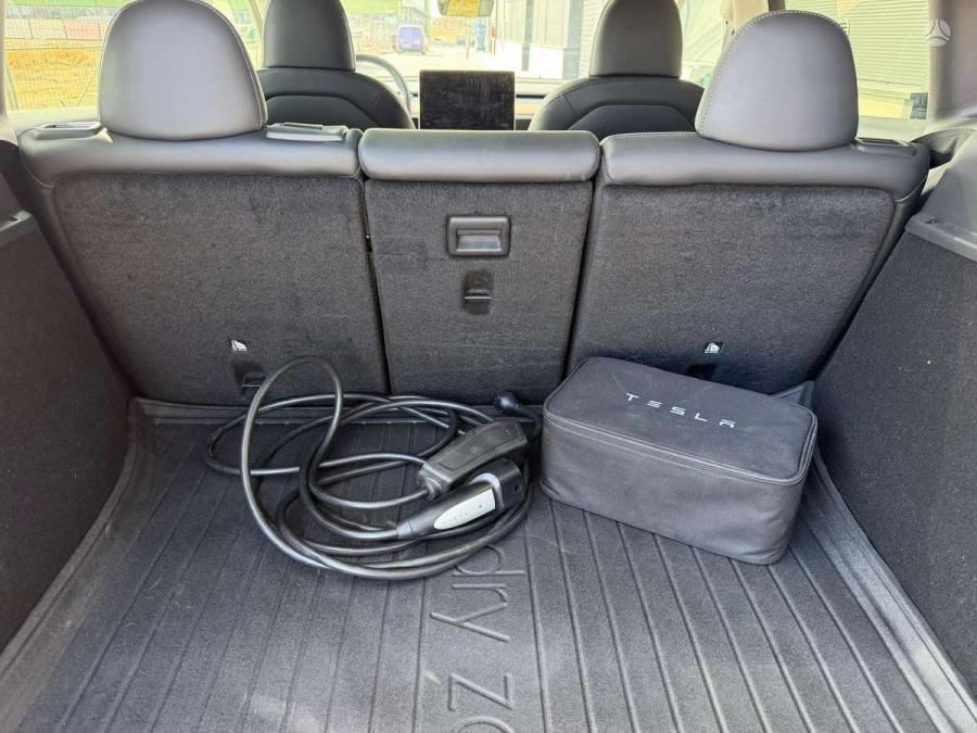 Black Tesla Model Y 2023 in Kaunas, with an engine capacity of 0.00 L and mileage of 52 thousand km for 33990 €, photo 14 on AUTOMOTO.COM.LV