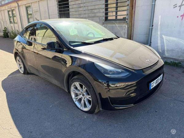 Melns Tesla Model Y 2023 Panevēža, ar dzinēja tilpumu 0.00 L un nobraukumu 63 tūkst. km par 22500 €, foto 1 vietnē AUTOMOTO.COM.LV